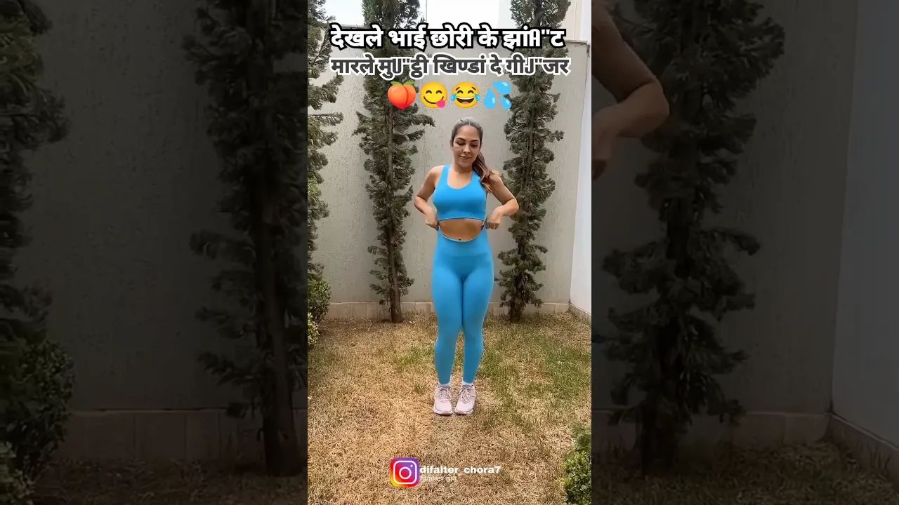 Girl Flashes Pussy Ytboob